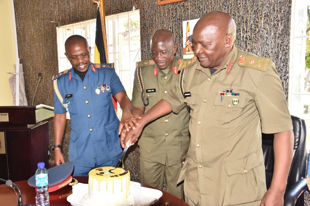 Maj Gen Kyanda Commends Outgoing Chief Of Personnel And Administration ...
