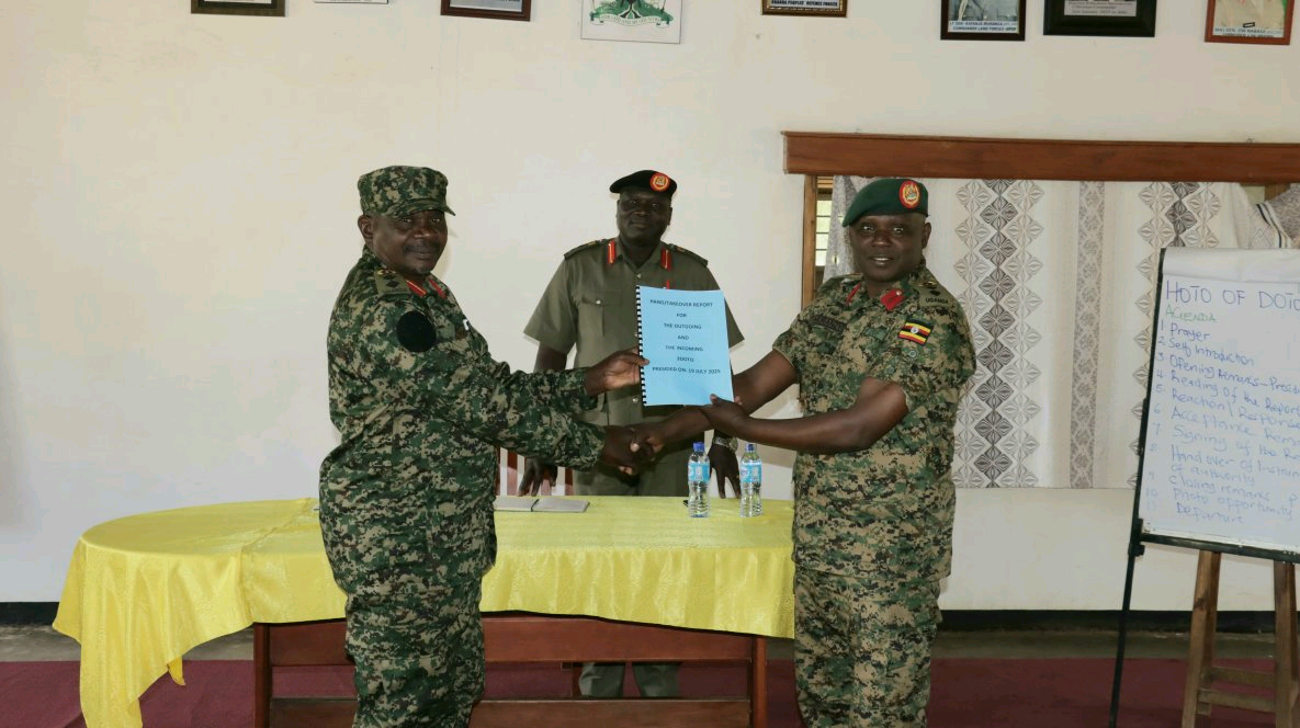 Col Rukundo Applauded As Col Tumuranzye Takes Over UPDF 3 Division Operations - UPDF
